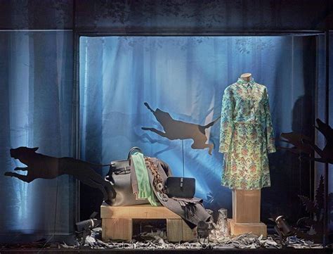 Самые стильные витрины мира парижский Хэллоуин оригами Кристиана Лабутена и праздник воздушных