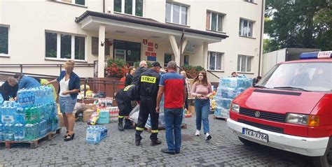 Dary dla powodzian od mieszkańców gminy Czarnocin zawiezione do gminy