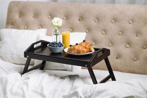 Столик для завтрака в постели складной из массива натурального дерева