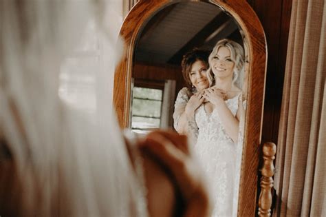 How Can Mom Help Her Daughter Find The Perfect Wedding Dress With