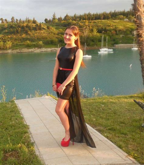 ქართველი გოგონების სკოლის გამოსაშვები საღამოს კაბები