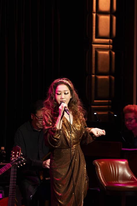 Juju、デビュー20 周年イヤーの Jazz Live をブルーノート東京で開催。“秋に始まる恋”をテーマに選曲された、贅沢でデリシャスな