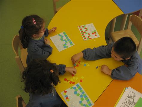 Formiguinhas Do Campo Colagem Com Sequência De Cores