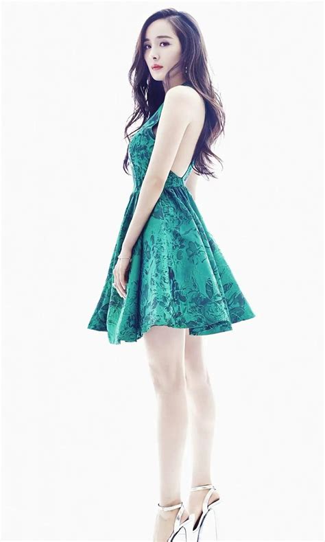 杨幂高跟美腿，美艳动人！