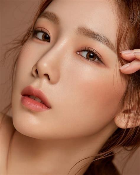 탱구의가을🍁🍂 무결점의 피부표현은 색조 메이크업의 완성도를 높여줘요 태연처럼 바닐라코 Banilaco