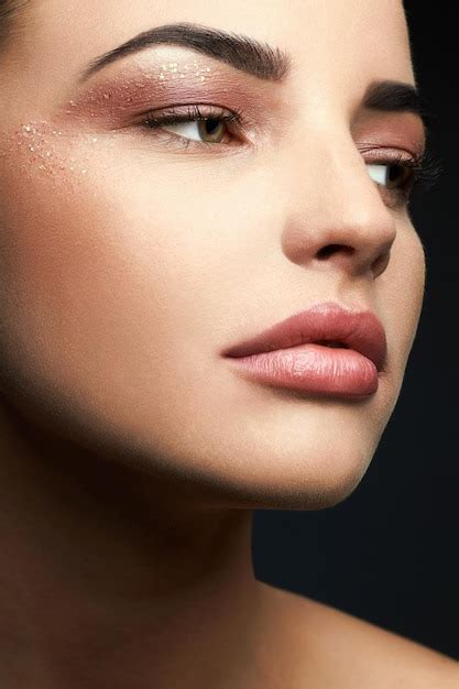 Premium Photo Beauty Makeup With Glitter Eye Shadows