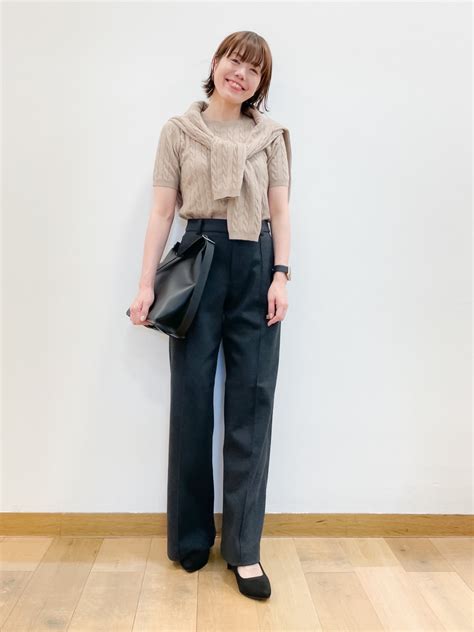 「kenshi Yonezu Ut 短袖 印花 T 恤、絨面寛版長褲 褲內襠長 70 72cm」的穿搭靈感 Uniqlo香港及澳門