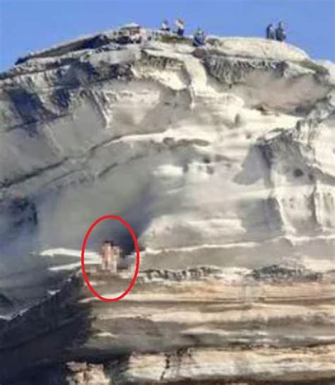 Meanwhile In Australia Couple Goes Viral For Cliffside Sex And You Thought Sex On The Beach