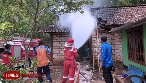 Api Tungku Hanguskan Rumah Warga Di Tuban Times Indonesia