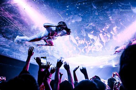 Noite de arte e música na DJ Night em Curitiba