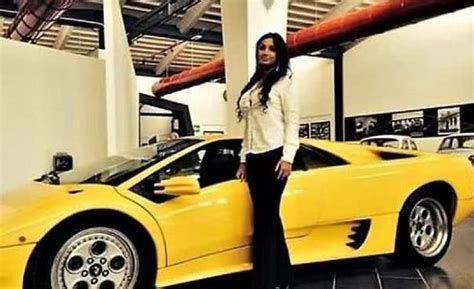 姑娘僅23歲，擁有不下10輛豪車，卻全是蘭博基尼？理由令人想接近 每日頭條
