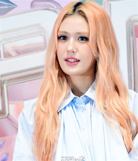 포토 전소미 빛나는 인형 비주얼 스타투데이