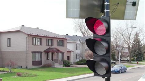 The Traffic Light That Stays Red For Speeding Drivers Drive