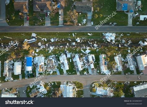 21890 태풍 피해 이미지 스톡 사진 및 벡터 Shutterstock