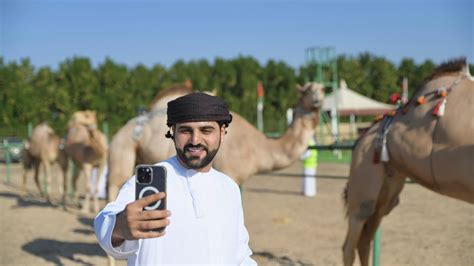 جانب من زيارة الناشط الاجتماعي خليفة البلوشي اليوم الخميس الى مهرجان
