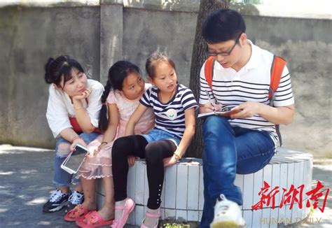 站在幕后为志愿服务鼓与呼的“击鼓手”——记湖南日报社怀化分社记者雷鸿涛 要闻 湖南在线 华声在线