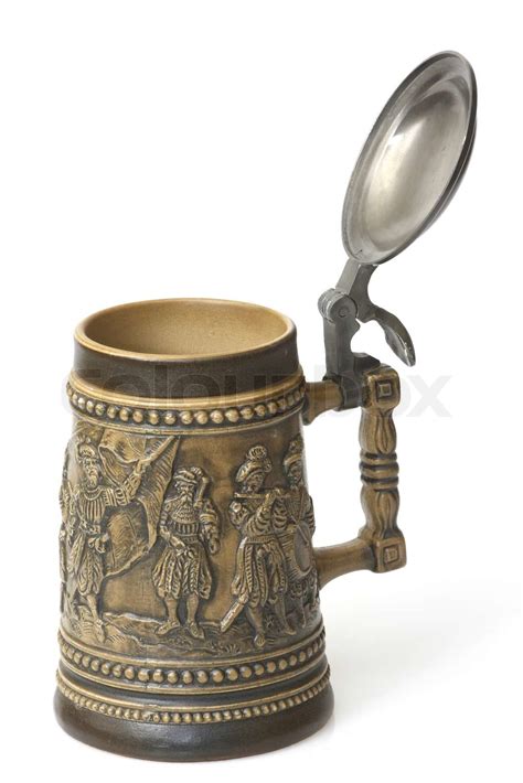 Ein traditionelles deutsches Bier Krug mit silbernen Deckel isoliert ...