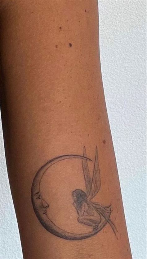 Fairy On The Moon Nel 2025 Semplici Tatuaggi Idee Per Tatuaggi