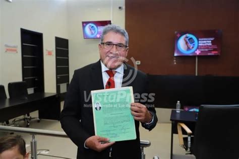 Obtiene Alcalde Armando Martínez Manríquez Grado de Doctor en