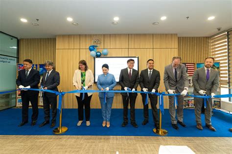 Англи хэлний мэргэшлийн төв Улаанбаатарт нээгдлээ