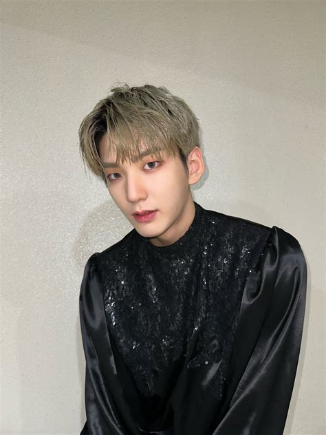 Kingdom On Twitter [hwon👑] 월요일도 내 사진 보면서 힘내 ️ Kingdom 킹덤 Hwon 훤
