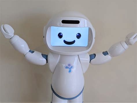 A Robot Tutor At Home Qt Robot Review The Autism Page