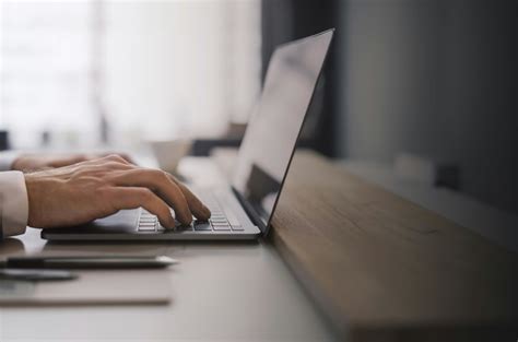 Хөдөлмөрийн насны нийт эрэгтэйчүүдийн 67 4 хувь нь ажил хийж байна