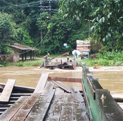 Fortes Chuvas Causam Duas Mortes E Interditam Rio Santos No Litoral De