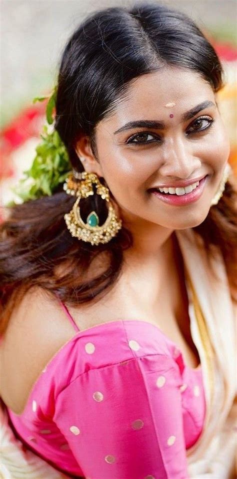 அட எத்தனை முறை கவிதை எழுதினாலும் இவள் விழி அழகை ஈடு செய்ய முடியவில்லை ️ Facebook