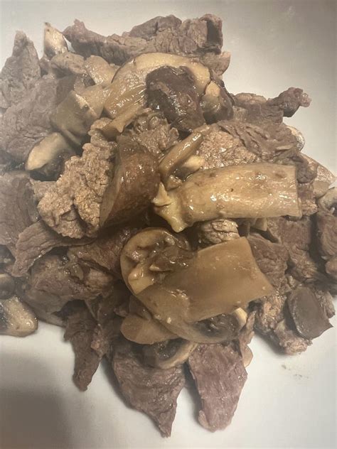 【蘑菇炒牛肉的做法步骤图，蘑菇炒牛肉怎么做好吃】novac下厨房