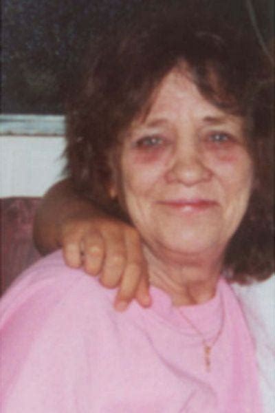 Dee Wolfs Instagram Twitter And Facebook On Idcrawl