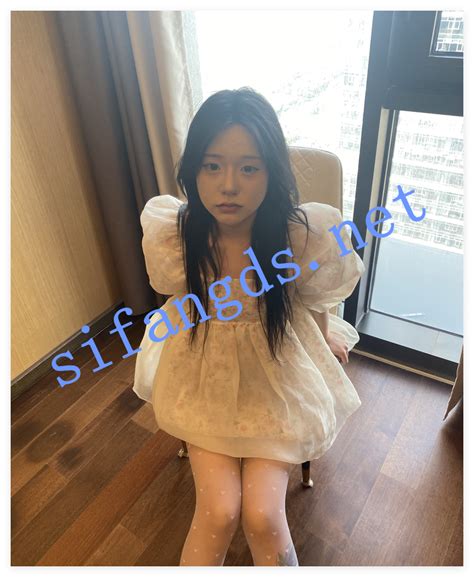 ️极品小国模【婉婉】酒店大尺度私拍参差行 因参而生，为行而活