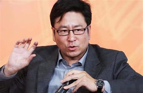 「質疑全紅嬋，說話沒水平」！看王朔對白岩松的評價，一針見血 壹讀