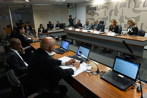 Avança no Senado projeto que possibilita demissão de concursado