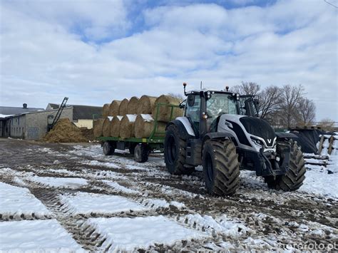 Foto Traktor Valtra T175 Versu I Pronar T025 Id 823730 Galeria Rolnicza Agrofoto