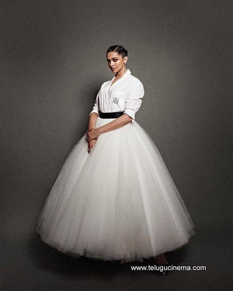 Deepika Padukone At Elle Awards Event Telugu Cinema