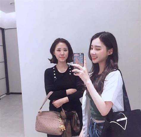 Ins上一對超高顏值母女，我天媽媽也太年輕了！ 每日頭條