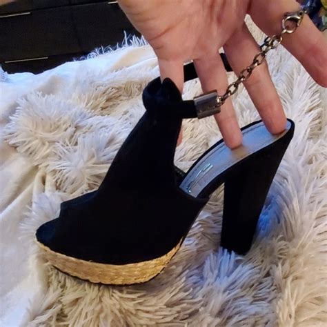Gorgeous Santa Lolla Platform Suede Heels Gem