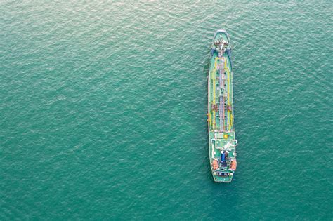 선박 물류와 항구에서 Lpg와 유조선을 운반하는 선박의 공중 상단보기 운송 무역을 위한 에너지 수출 및 수입 사업 0명에 대한 스톡 사진 및 기타 이미지 Istock