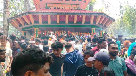 सिरहाको राजदेवी मन्दिरमा बलि चढाउनेको घुइँचो तस्बिरहरू Nepal Press