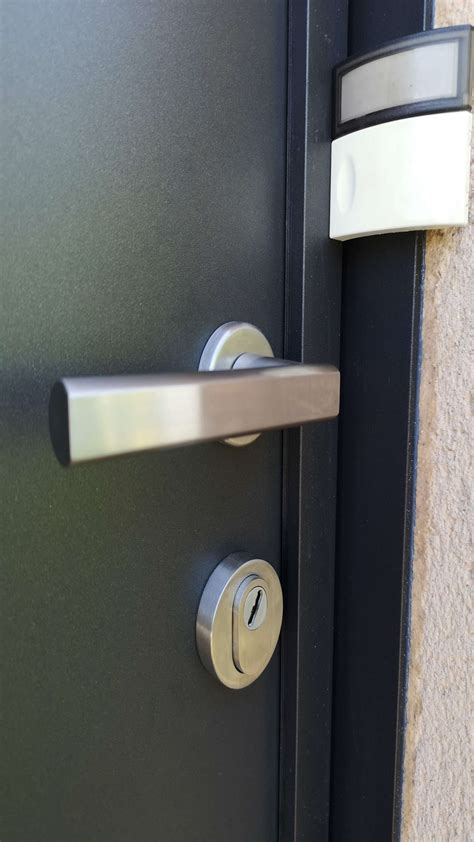 Remplacement porte d entrée suite effraction Déclic Menuiserie
