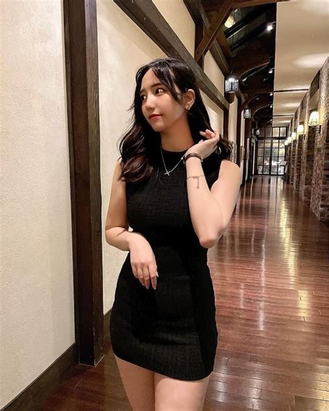 몸매가 드러나는 딱 붙는 원피스