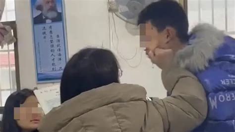 “老师粗暴对学生”拍摄者遭威胁？湖南湘潭教育局：不实，校长已免职腾讯新闻