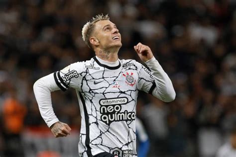 Roger Guedes admite que antes do VAR o Coringão mandava Metrópoles