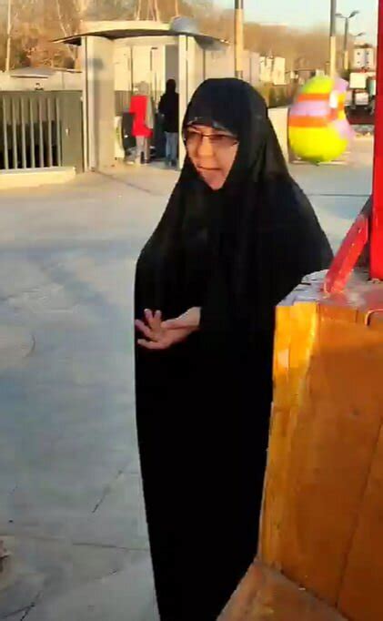 بالاترین ایجاد مزاحمت یکی از حامیان حجاب اجباری برای دختران جوان