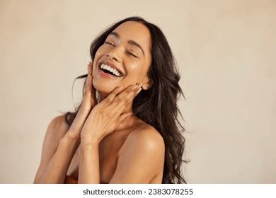 Mulheres negras bonitas 5 4 milhões imagens fotos e ilustrações stock