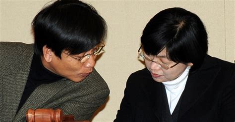 사진 얘기 나누는 유시민 이정희