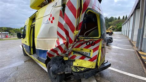 Photos Un Véhicule Vinci Percuté Sur La9 Entre Nîmes Et Gallargues