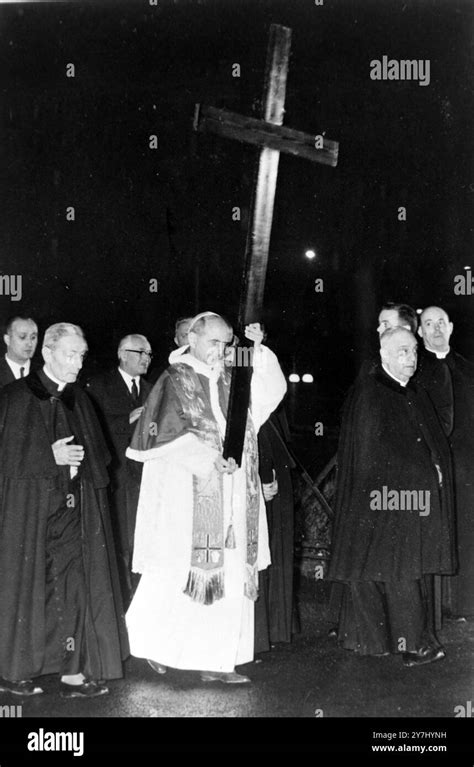 Religion Pope Paul Vi Carries Cross To Stations Way Of The Cross