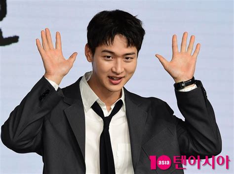 TEN포토 장동윤 장난꾸러기 미소 텐아시아